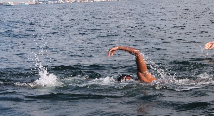 Efrem Ghirmai simmade från Danmark till Sverige